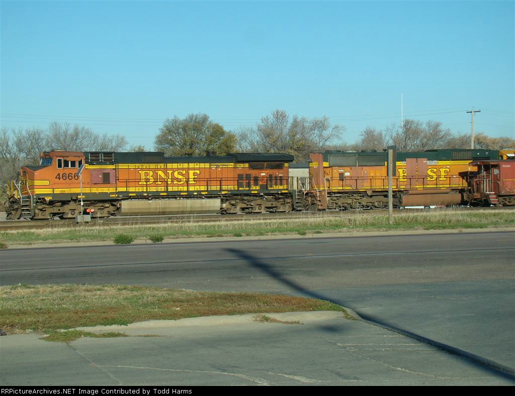 BNSF 4666